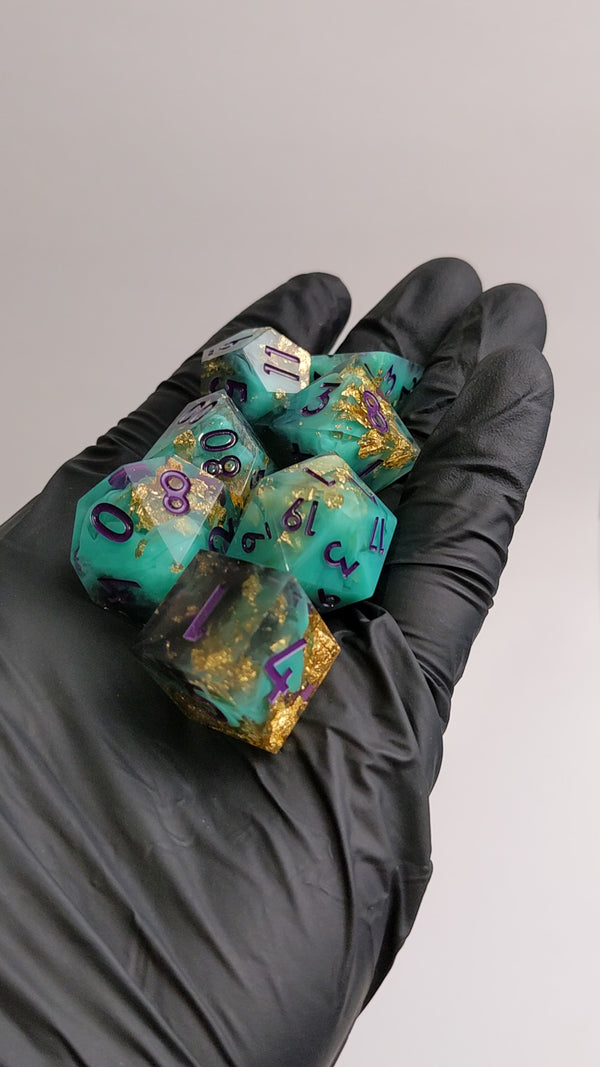 Cursed Tealstone - 7 Piece Luxury D&D Dice Set